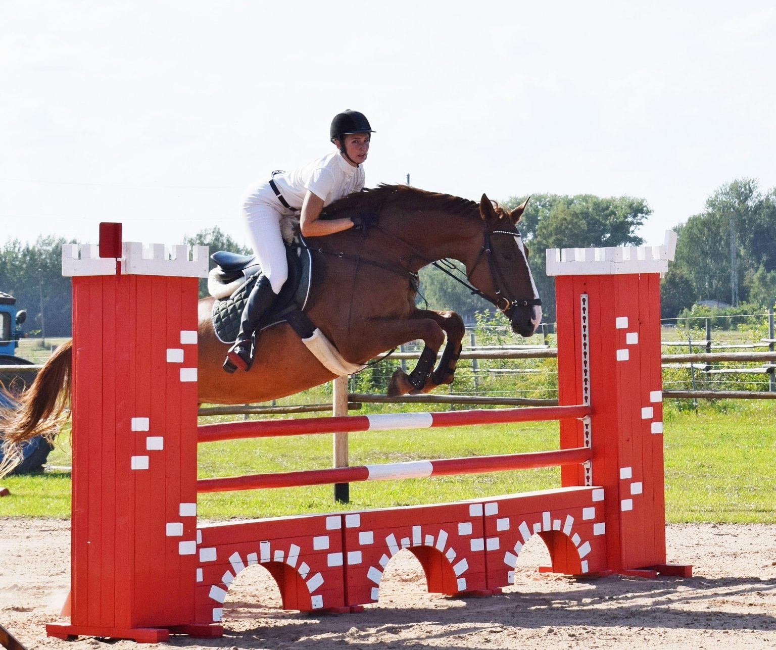 Jātnieku sporta klubs “Baižkalna staļļi” Raunā - Ceļveži.lv